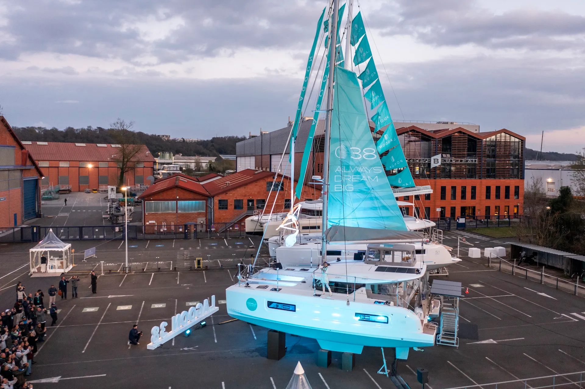 LAGOON 38 - build to order | Naos Yachts
